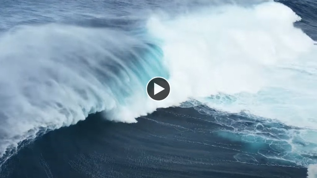 Jaws Tomahawk Wipeout and near Collision with Rogue Surfboard | Free ...